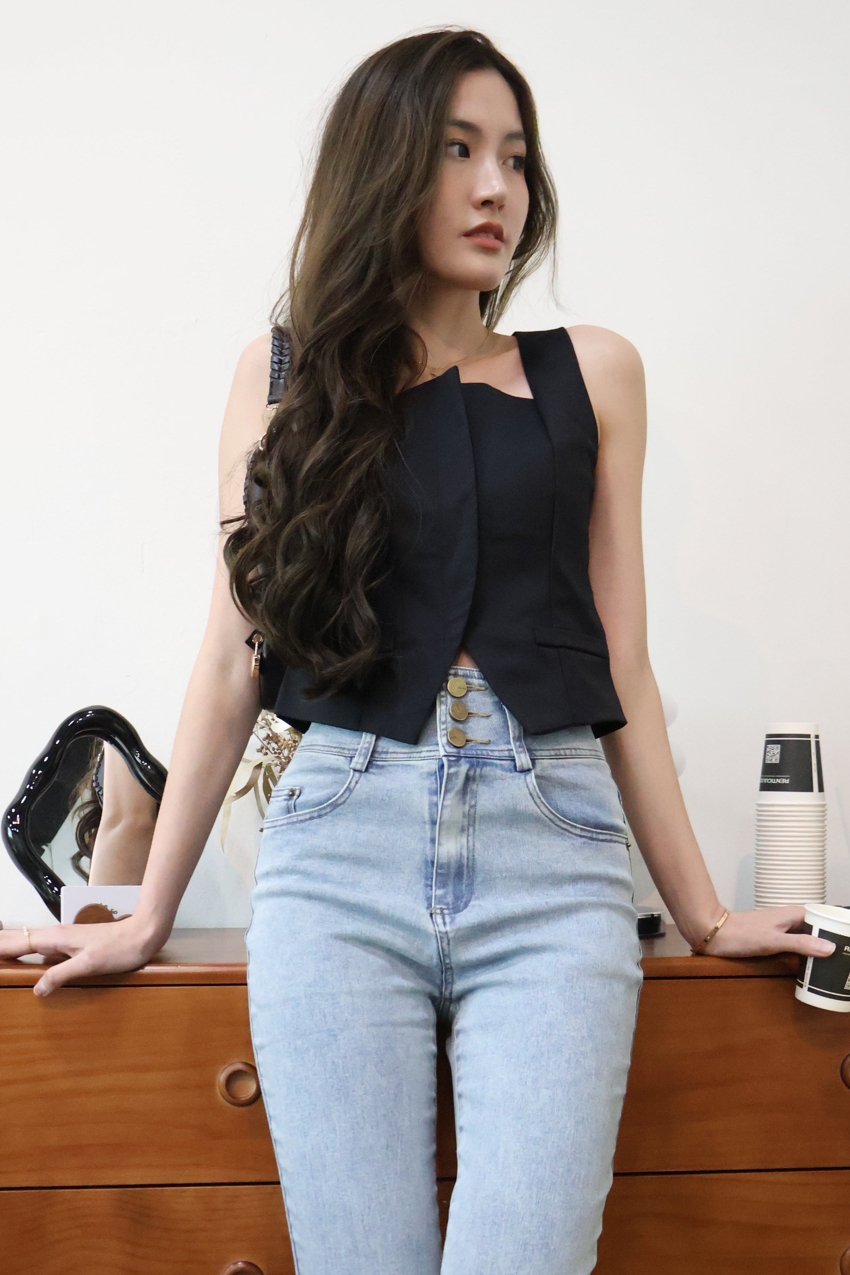 Amily Vest Top In Black – AveryDay