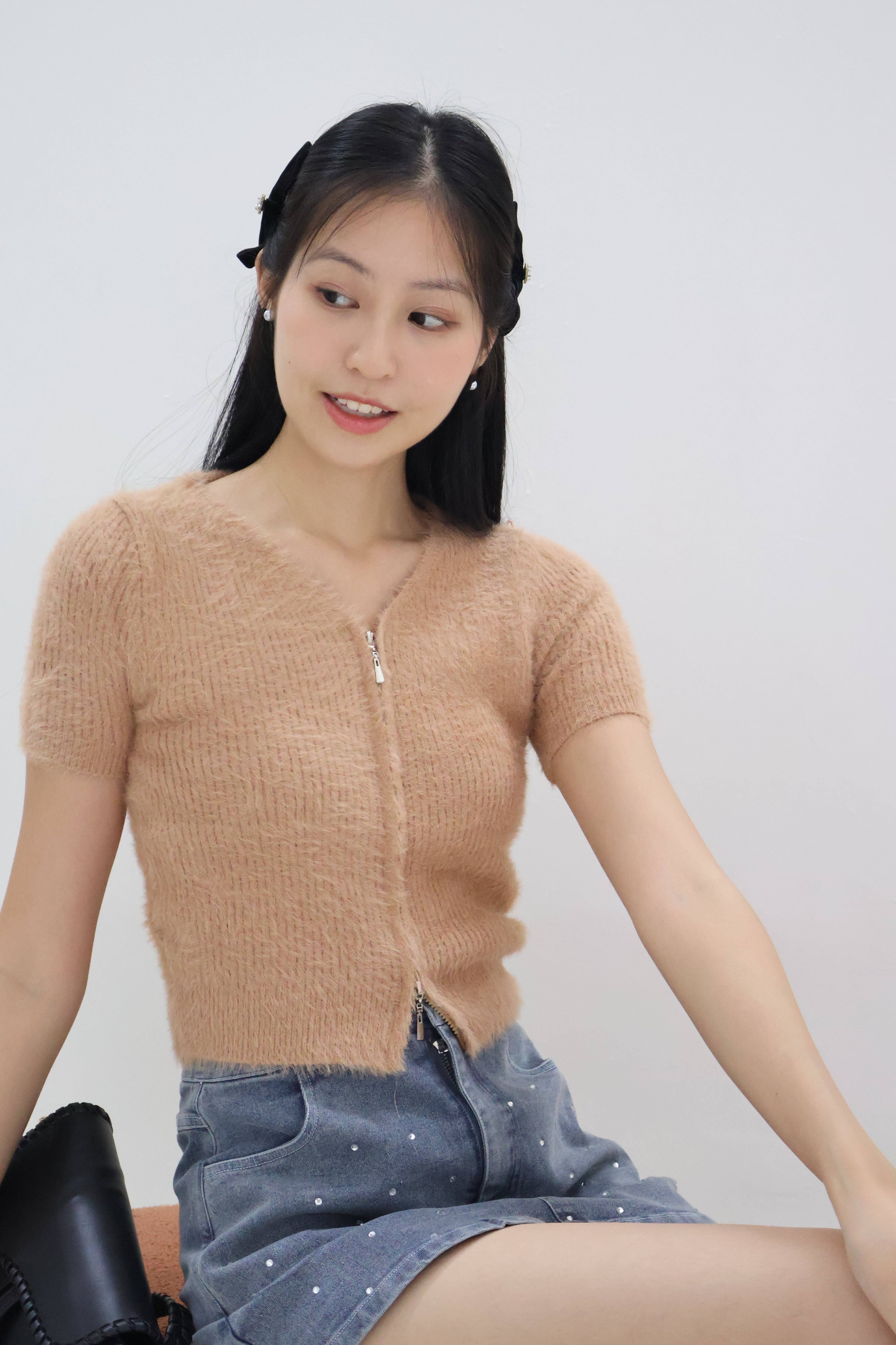 Kira Furry Double Zip Top In Oak – AveryDay